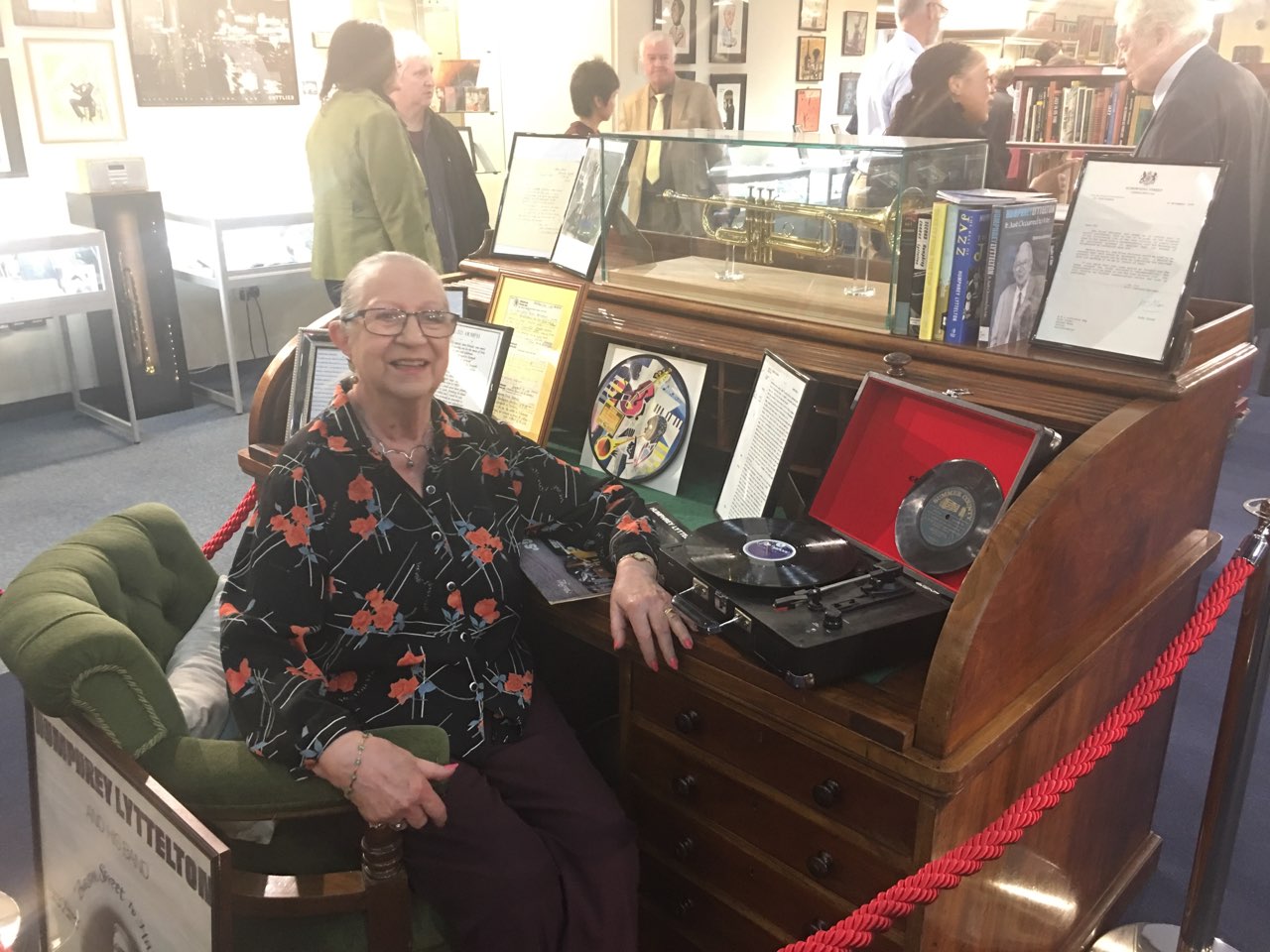 Humph 2018 Oct 20-Susan at Humph desk at NJCUK photo credit Nicky ...